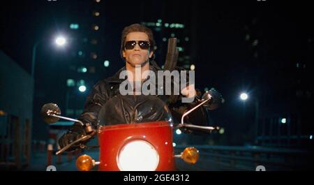 Los Angeles.CA.USA. Arnold Schwarzenegger as the killer cyborg in a ...