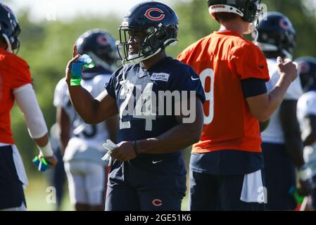 Chicago Bears running back Khalil Herbert (24) runs against the Arizona ...