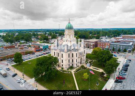 Whitley County Courthouse in Columbia City Indiana Stock Photo - Alamy