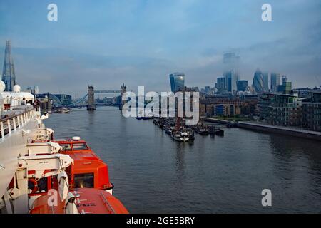 Cruising the Thames enroute The English Channel Stock Photo - Alamy