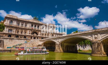Tourist boat in the Tiber river in Rome Stock Photo - Alamy