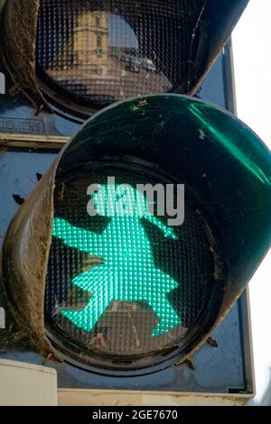 Ampelfrau, Ampelweibchen, Ampelmädchen, Fußgängerampel Leipzig, Sachsen ...