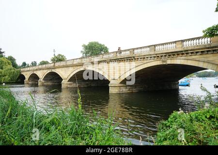 The Serpentine Bridge crossing the Serpentine lake in Kensington Palace ...
