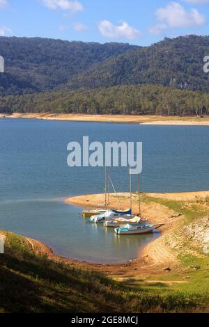 Recreational boats on Lake Tinaroo Stock Photo - Alamy