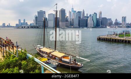 Pilot Restaurant, Brooklyn Bridge Park Pier 6, Brooklyn, New York, USA ...
