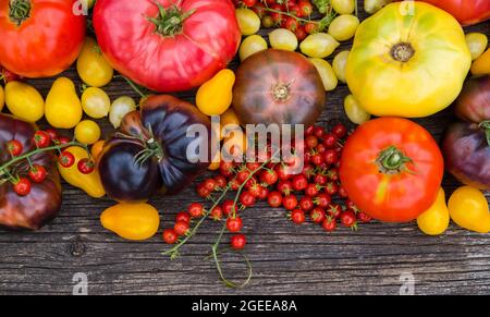 Heirloom tomatoes full of colors and taste Stock Photo - Alamy