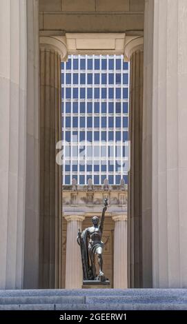The William R. Snodgrass Tennessee Tower skyscraper in downtown ...