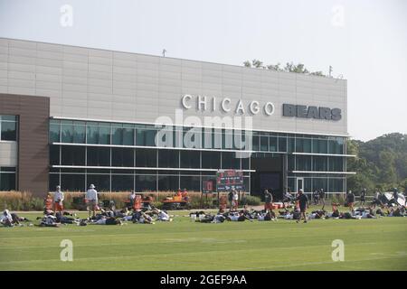 Chicago Bears players warm up during the NFL football team's practice ...