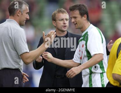 from left: Coach Ralf Rangnick (Austria), Assistant Coach Lars Kornetka ...