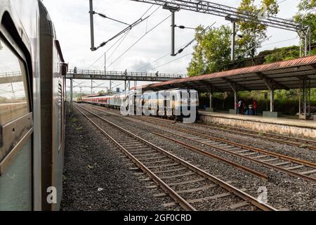 10104 Madgaon - Mumbai CST Mandovi Express waiting at the beautiful ...
