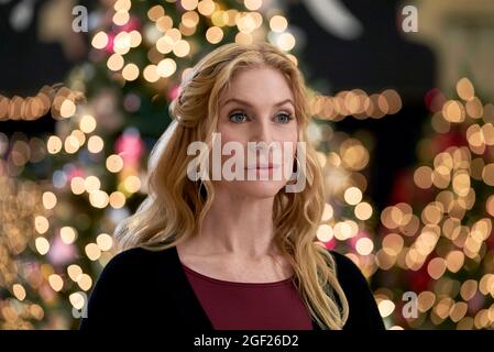 ELIZABETH MITCHELL in THE CHRISTMAS CLUB (2019), directed by JEFF ...