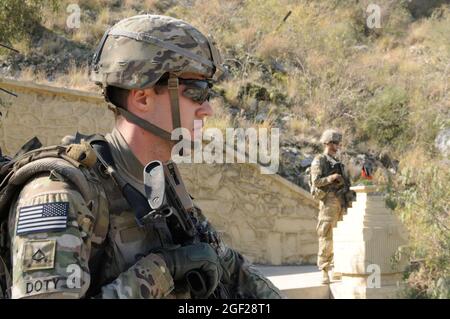 (from left to right) 4th Infantry Division G-3 operations Sergeant ...