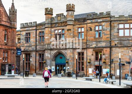 Paisley Gilmour Street Station, County Square, Paisley town centre ...