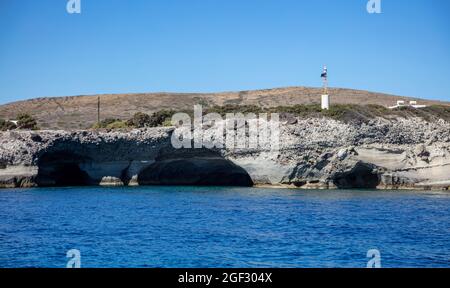 The huge white volcanic rock formations in Campo De Piedra Pomez ...