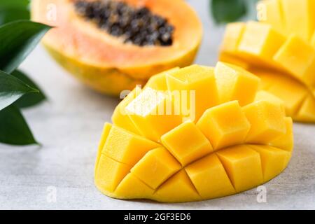A view of a pile of mango fruit in a market Stock Photo - Alamy