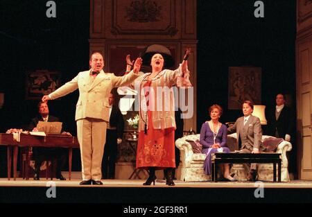 l-r: Jennifer Rhys-Davies (An Italian Soprano), Richard Croft (Flamand ...
