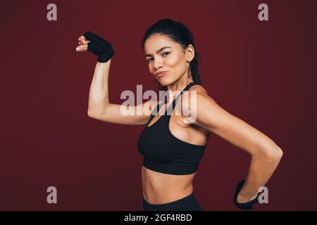 Portrait of female boxer flexing muscles Stock Photo - Alamy