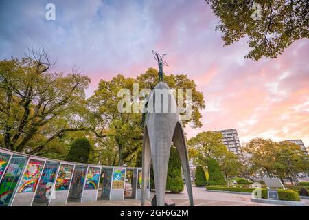 Statue of Sadako Sasaki in the Peace Park, Hiroshima, Japan Stock Photo ...