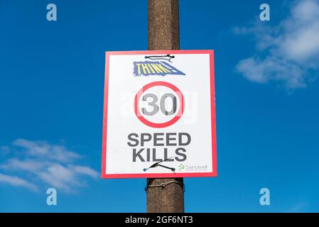 30mph Speed Limit Warning Sign. UK Stock Photo - Alamy