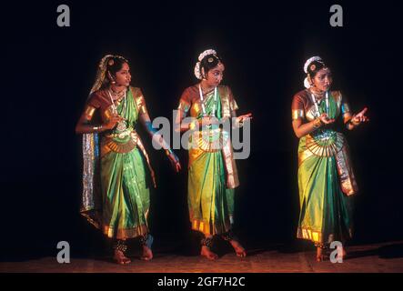 Bharatnatyam, Classical dance of India, Natyanjali festival in Nataraja ...