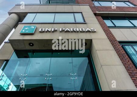 The Bank of Ireland in Dublin. The building was designed by Sir Edward ...