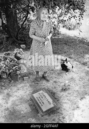 ©1977 Photo feature on elderly woman, Elizabeth Meier of Calvert, Texas ...