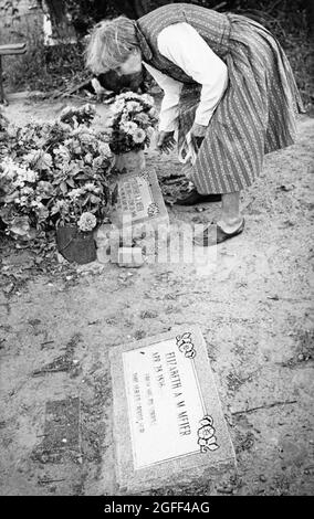 ©1977 Photo feature on elderly woman, Elizabeth Meier of Calvert, Texas ...