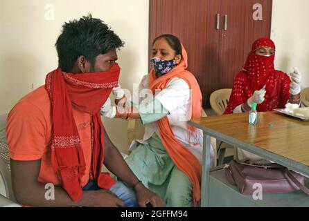 (8/25/2021) Indian health worker administer a dose of Covishield (COVID ...