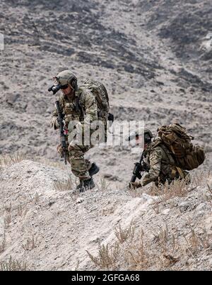 Soldiers with the 56th Chemical Reconnaissance Detachment (CRD), 4th ...