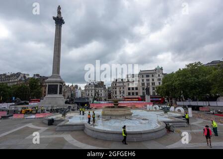 25/08/2021. London, UK. Photo by Ray Tang. A maintenance team clean the ...