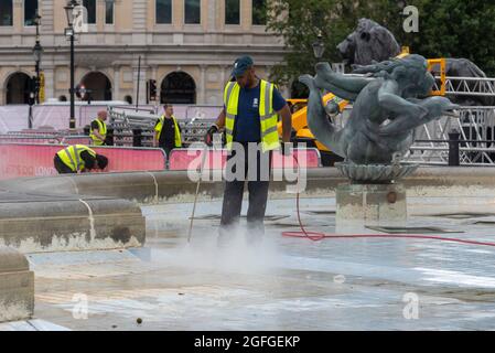 25/08/2021. London, UK. Photo by Ray Tang. A maintenance team clean the ...