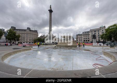 25/08/2021. London, UK. Photo by Ray Tang. A maintenance team clean the ...
