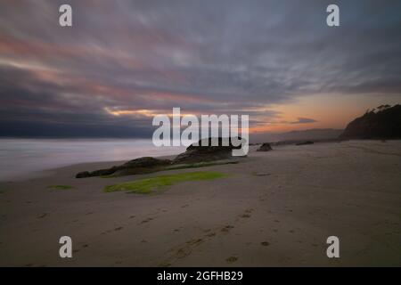 Low tide at Ona Beach in Brian Booth State Park on the Oregon Coast ...