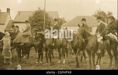 Horse riders ready for fox hunting, UK 1908 Stock Photo - Alamy