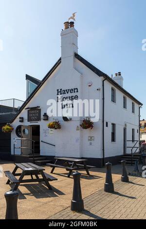Haven House Inn Mudeford Dorset Stock Photo - Alamy