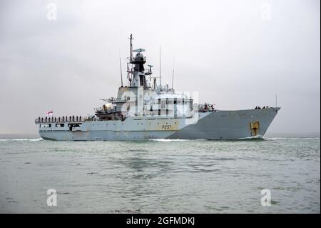HMS Clyde (P257) with paying-off pennant. The Offshore Patrol Vessel ...