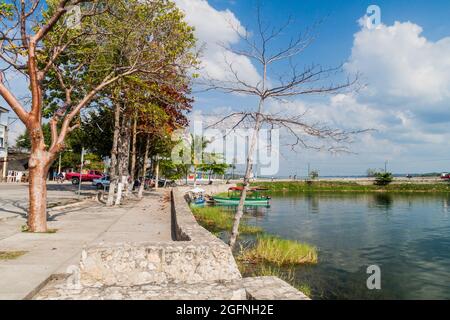 FLORES, GUATEMALA - MARCH 11, 2016: Food stalls at a lakeside promenade ...