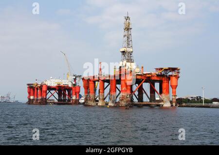 Borgholm Dolphin accomodation rig Harland and Wolff Shipyard Belfast ...