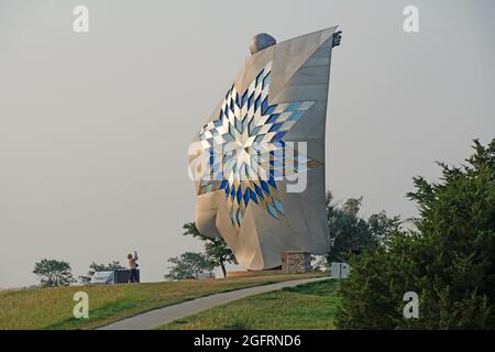 Dignity Statue of Native American women Stock Photo - Alamy