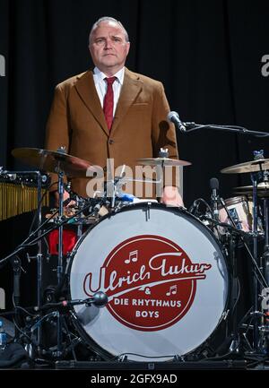 Neuhardenberg, Germany. 24th Aug, 2021. The band "Die Rhythmus Boys ...