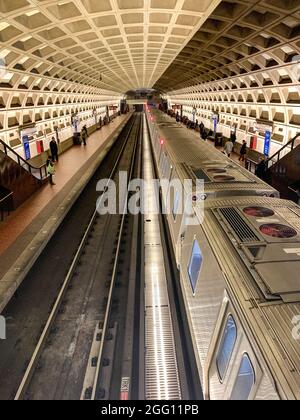 Washington DC Metro System Platform Stock Photo - Alamy