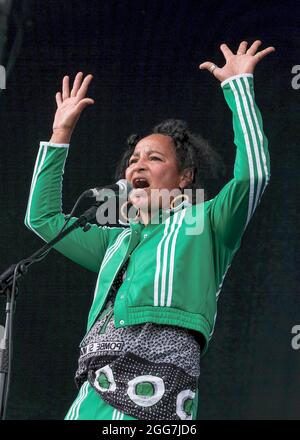 Vocalist Catherine Muthoni Coffey (Cath Coffey) of Stereo MCs Hip hop ...