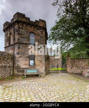 duddingston village edinburgh Stock Photo - Alamy