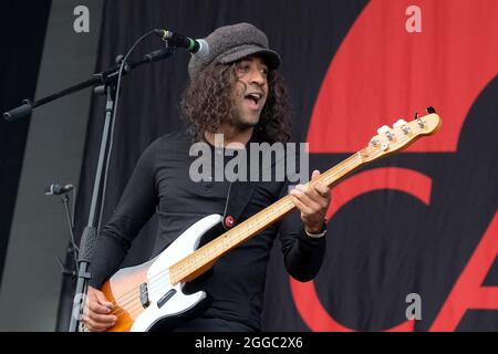 James "Jay" Lewis, singer songwriter and bass player with English Indie ...