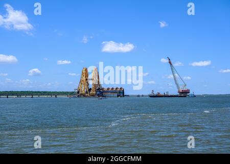 Shipwreck Salvage Operation Stock Photo - Alamy