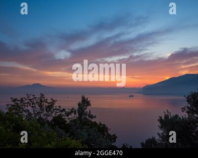 Volcano Vesuvius, dawn in front of sunrise, Gulf of Sorrento, Calabria ...