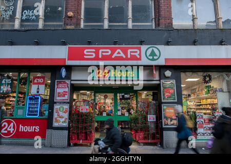 Spar Supermarket At Manchester England 8-12-2019 Stock Photo - Alamy
