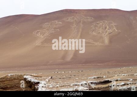 Giant Candelabra carving (Candelabra of the Andes) on Paracas peninsula ...