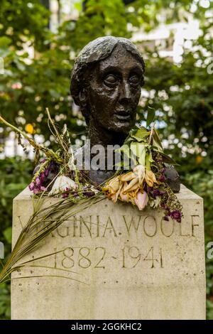 Bust of Virginia Woolf, Tavistock Square London; Büste von Virginia ...