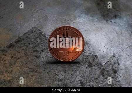 Bitcoin logo coin on rusty metal background Stock Photo - Alamy